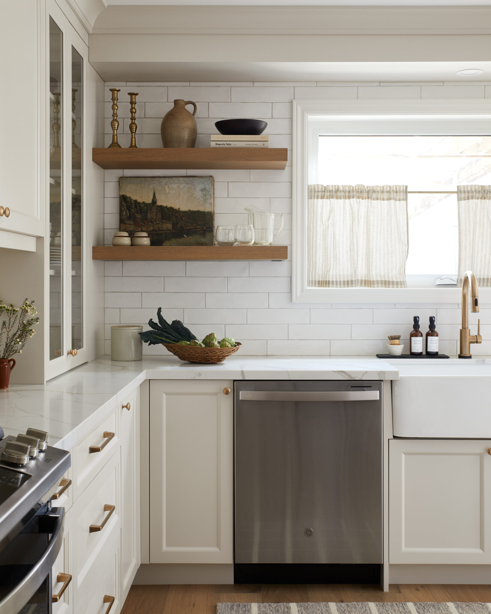 Chatsworth Kitchen | kayladanielsinteriors.com